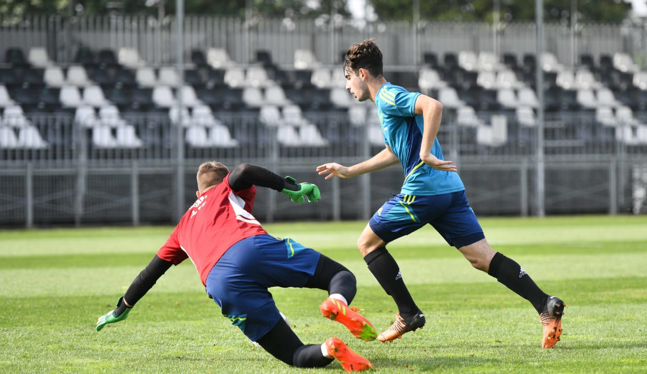 Federico Chiesa si allena con l'Under 17! - Juventus Federico Chiesa si allena con l'Under 17! - Juventus