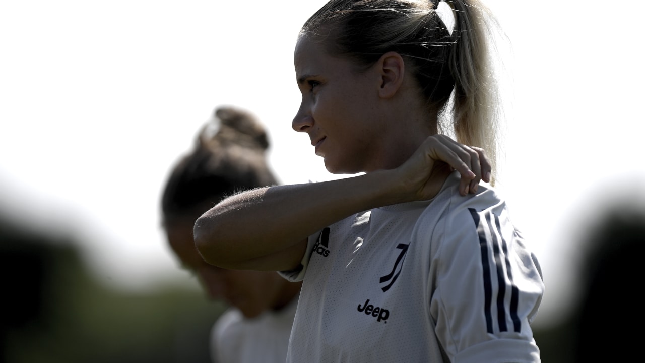 Tuija To Answer Your Twitter Questions! - Juventus