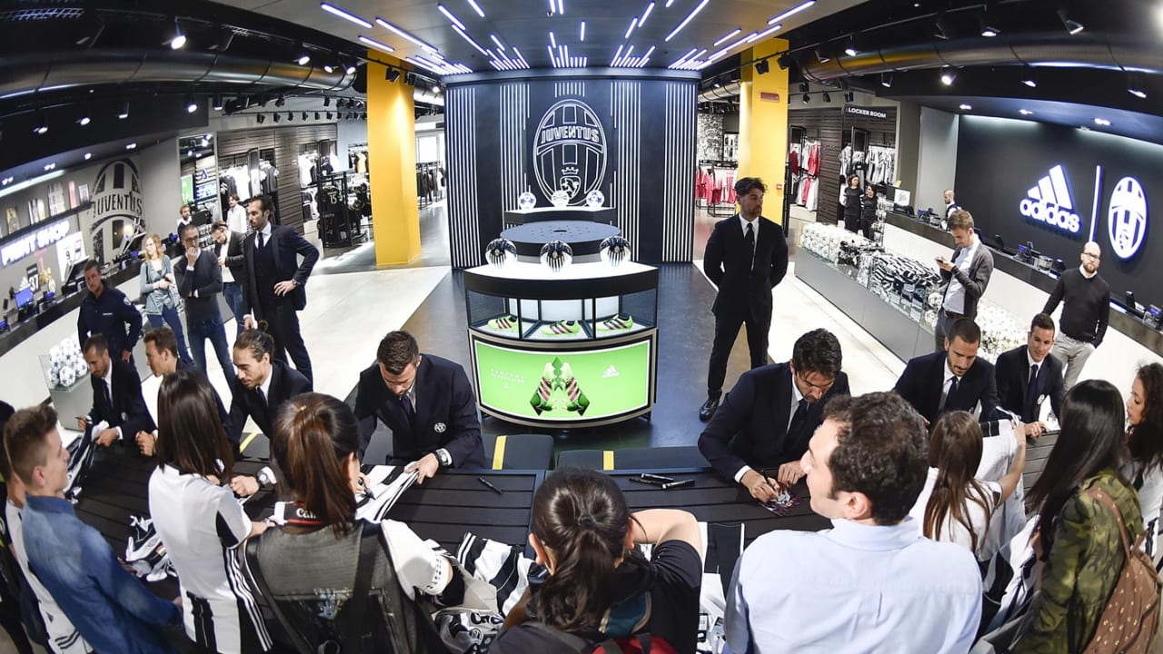 The History Boys head to the J-Store! - Juventus