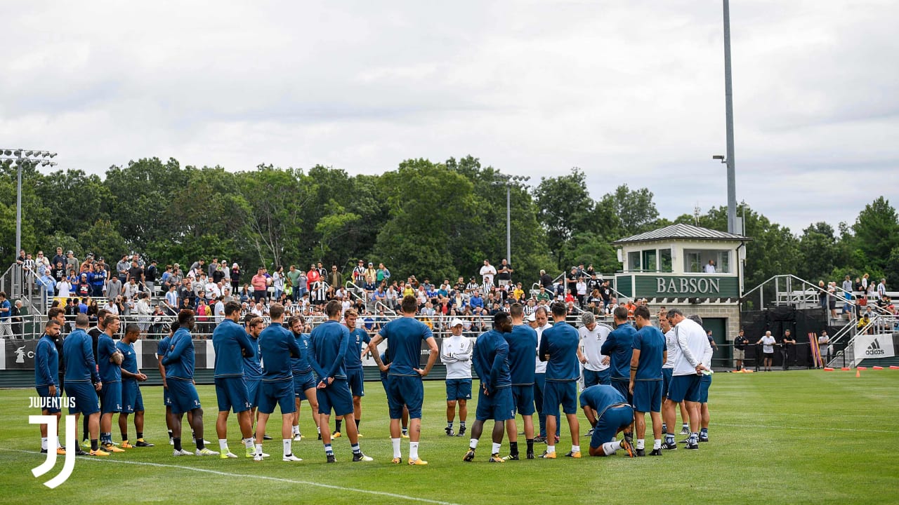 Juve holds open training session - Juventus