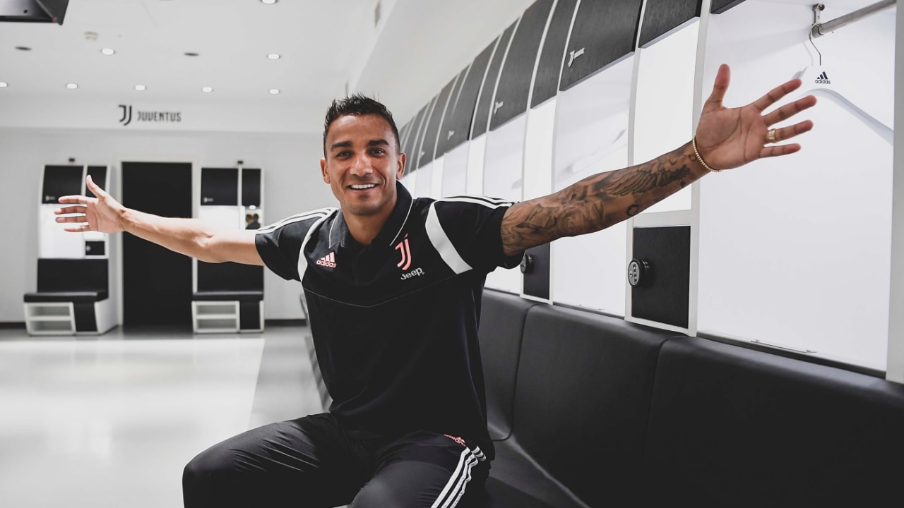 Danilo explores his new home! - Juventus