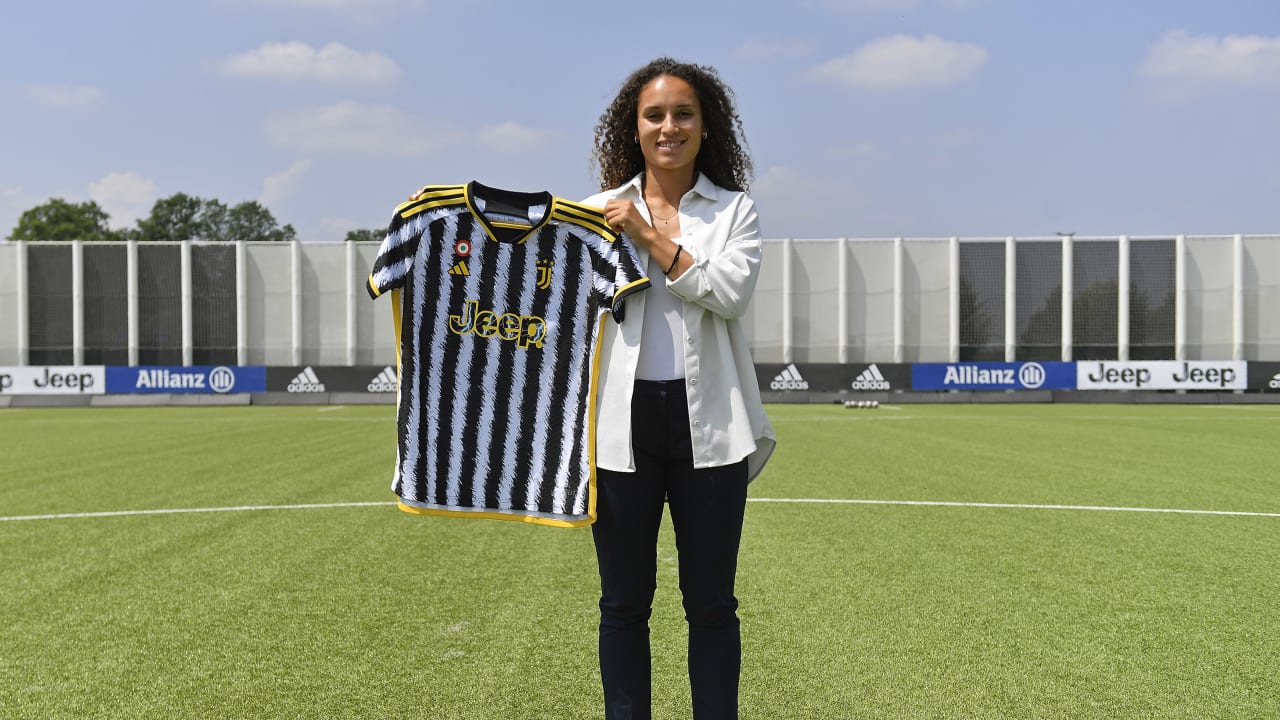 Ella Palis becomes a Juventus player! - Juventus
