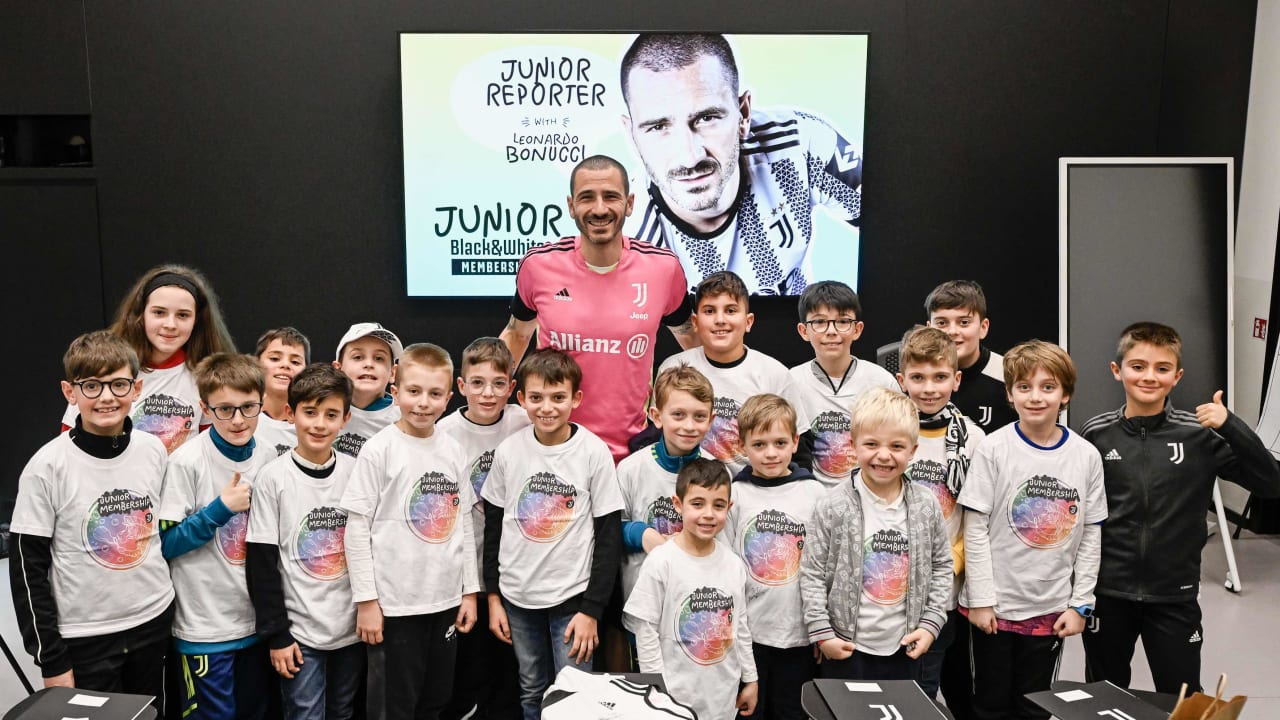 Leo meets Juve's Junior Reporters - Juventus