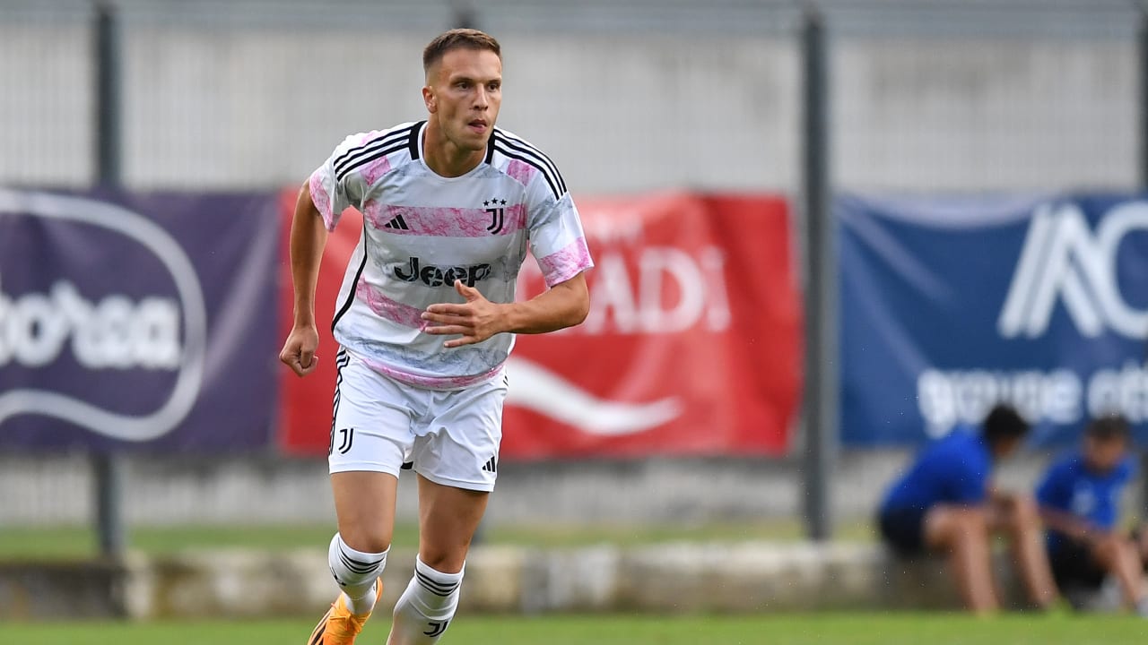 Ufficiale | Daniel Leo al Crotone - Juventus