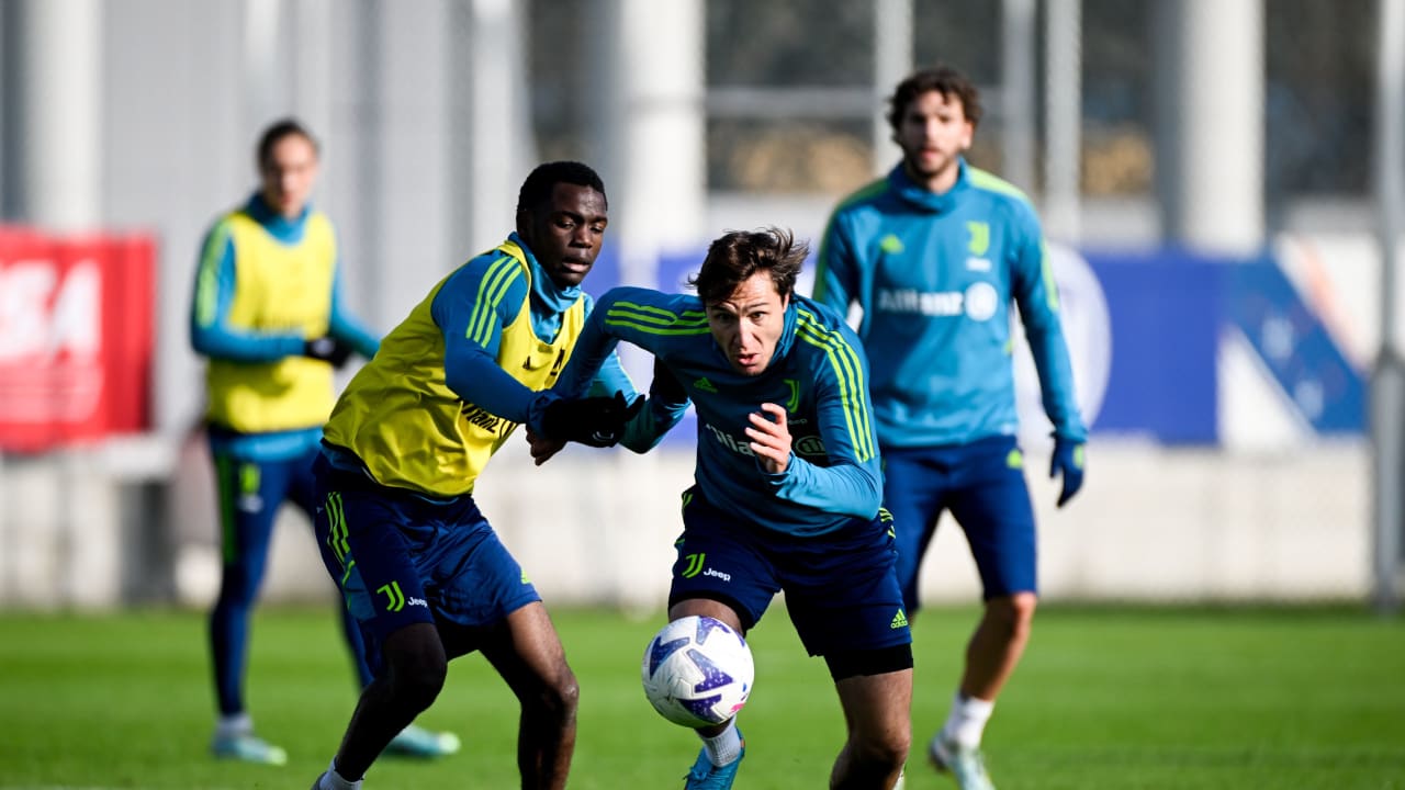 Training Center | Joint-training session with the Under 19 team - Juventus