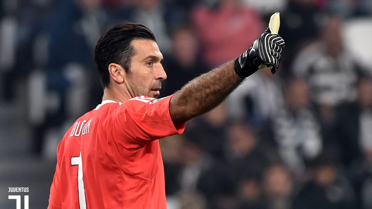 Buffon takes on Champions League quiz! - Juventus