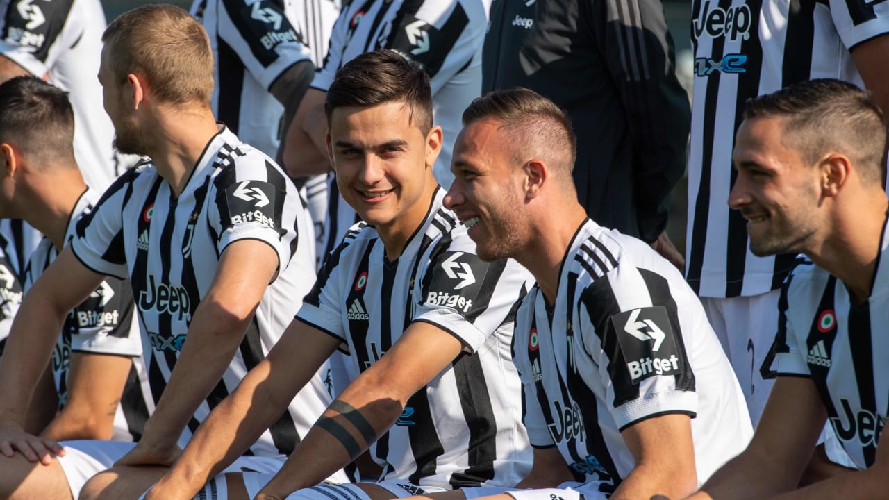 Behind the Scenes | Team Photo 2021/22 - Juventus