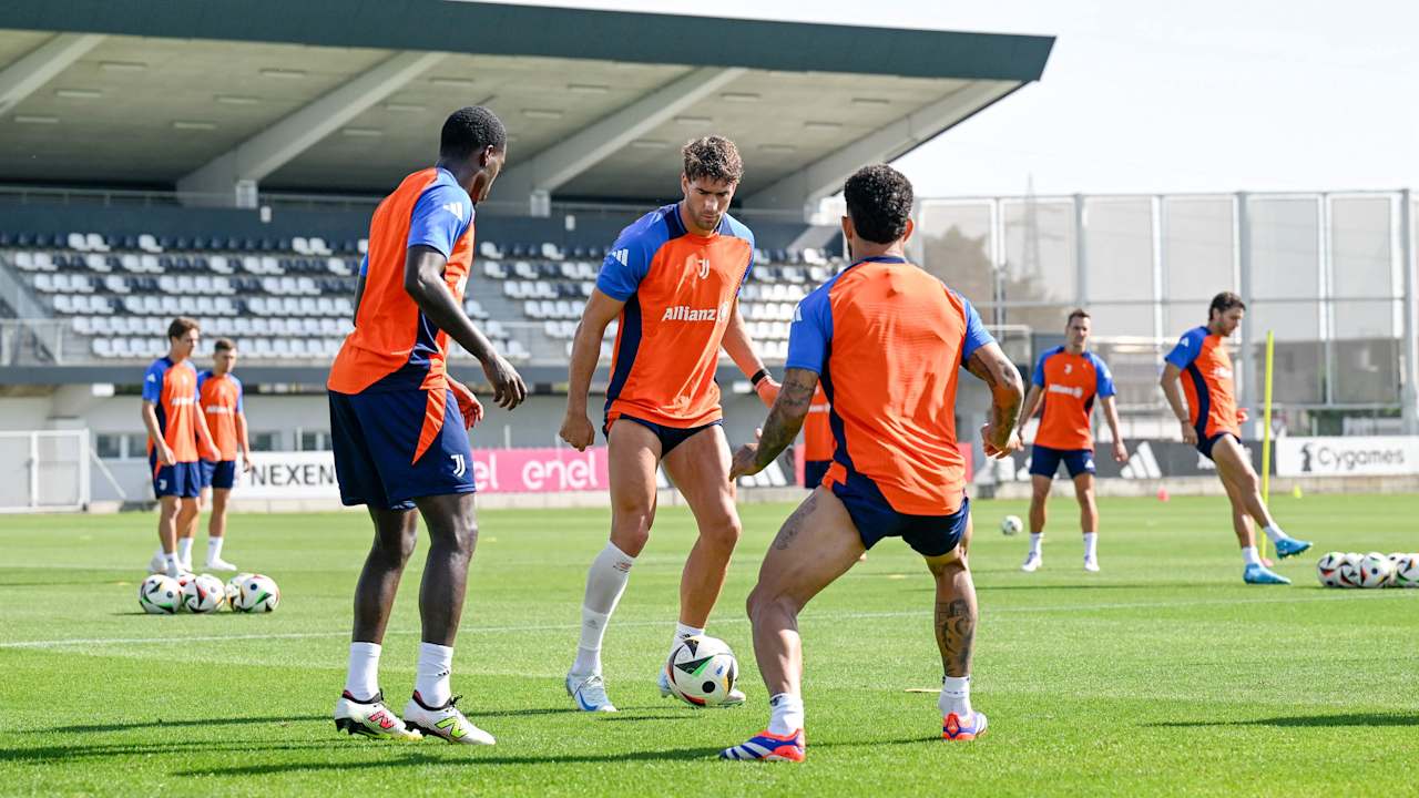 Training Center | Preparation continues at Continassa - Juventus