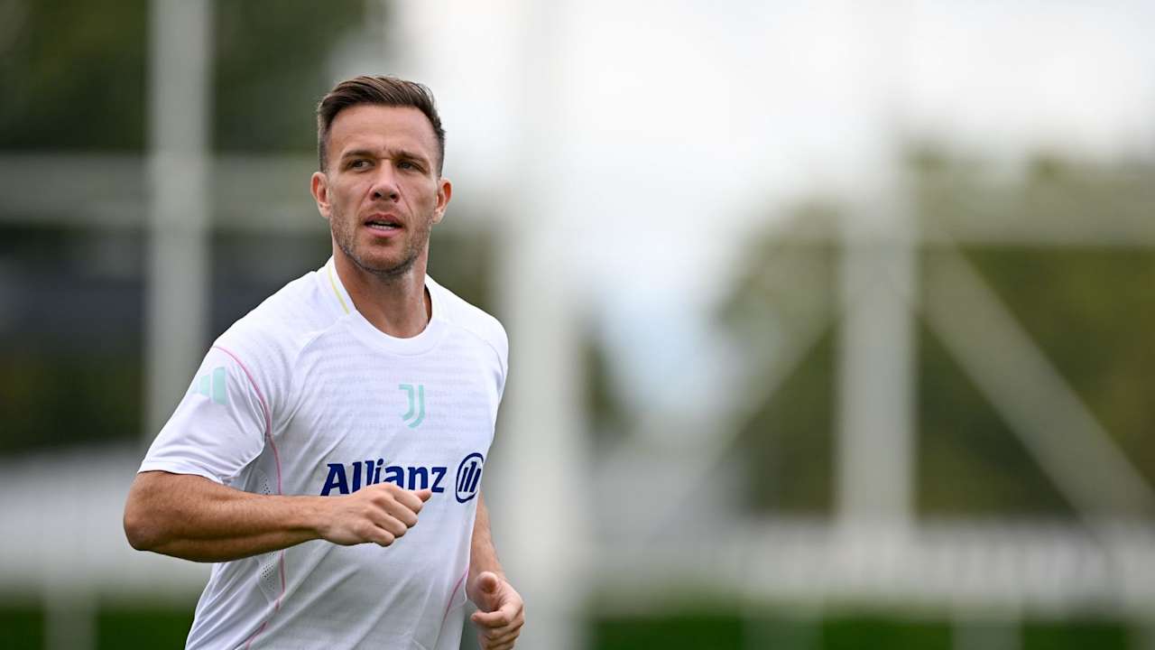 Arthur joins Gremio on loan - Juventus