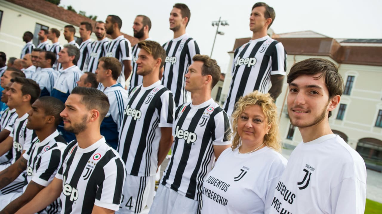 Posing with the Bianconeri champions - Juventus