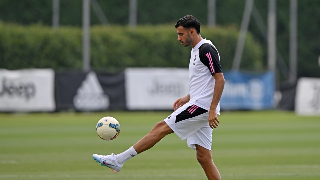 Frabotta joins Bari on loan - Juventus