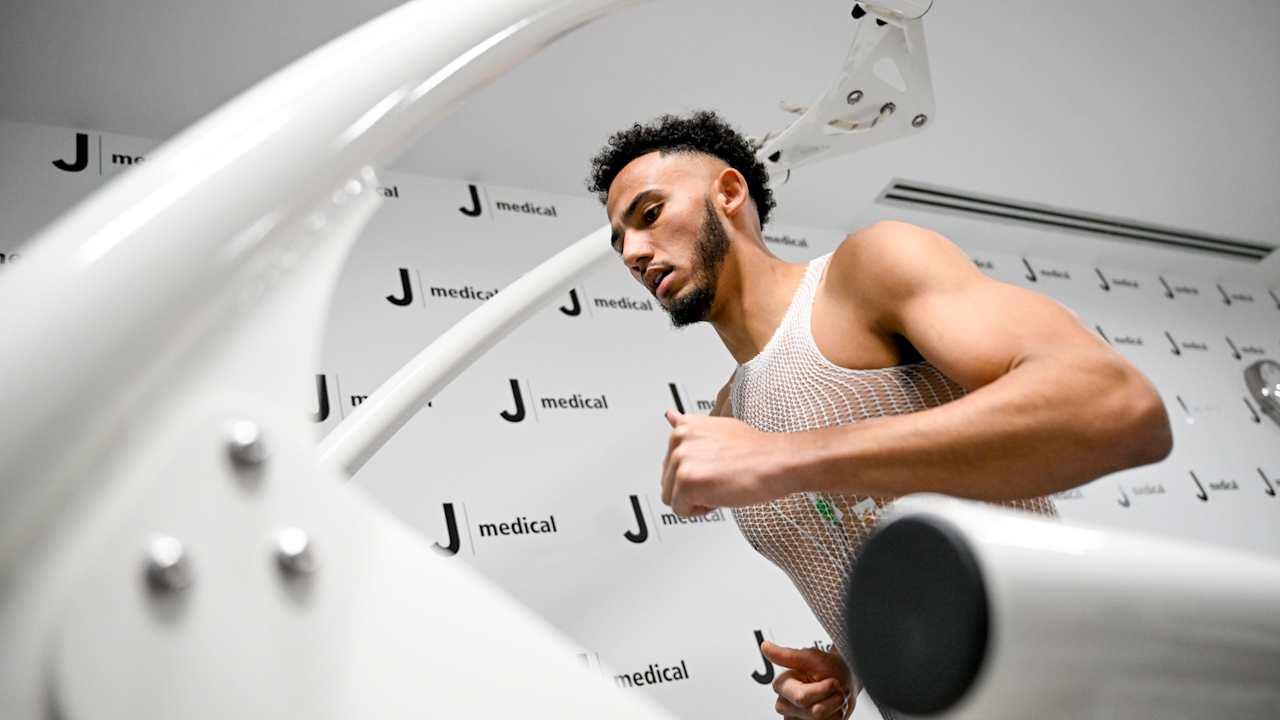 Lloyd Kelly's first day at Juventus Video | Juventus