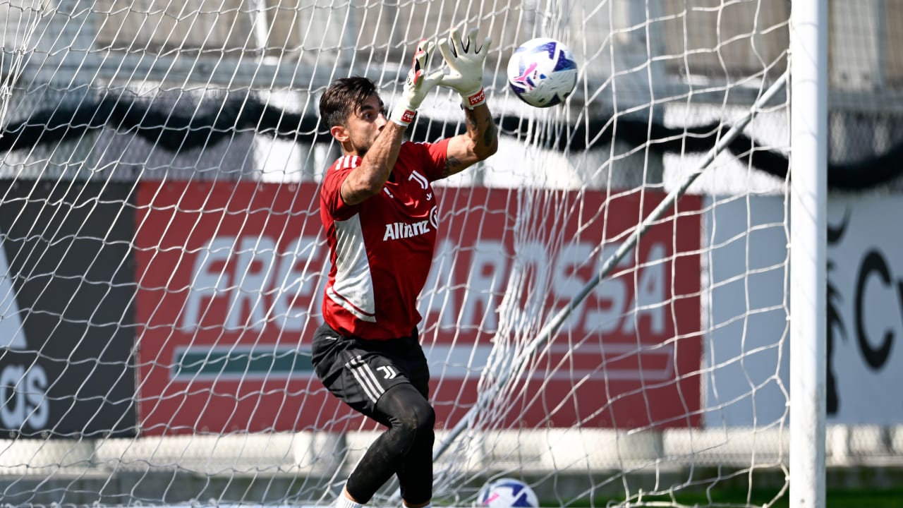 Slick skills and super saves! | Juventus Training before Salernitana ...