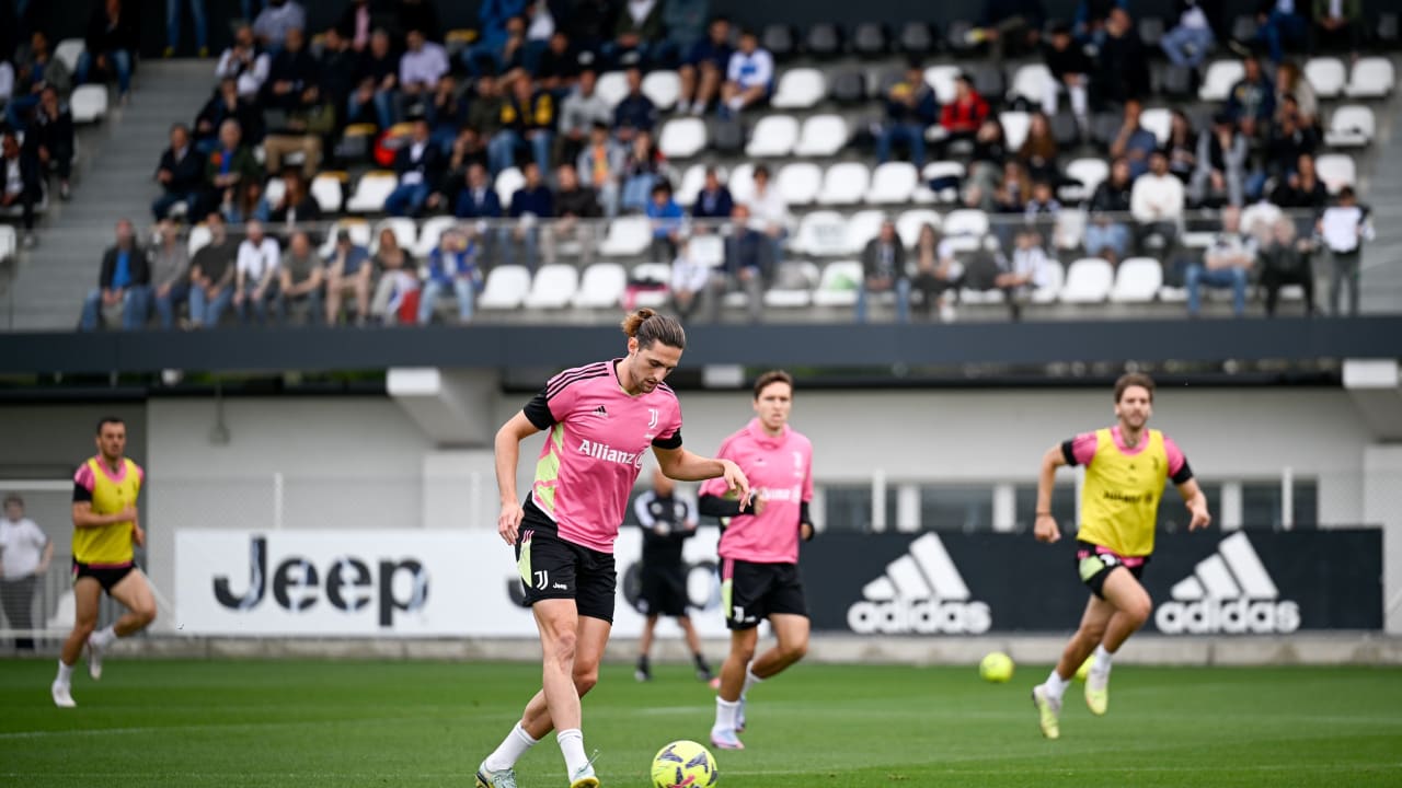 Training Center | Wednesday training with the fans - Juventus