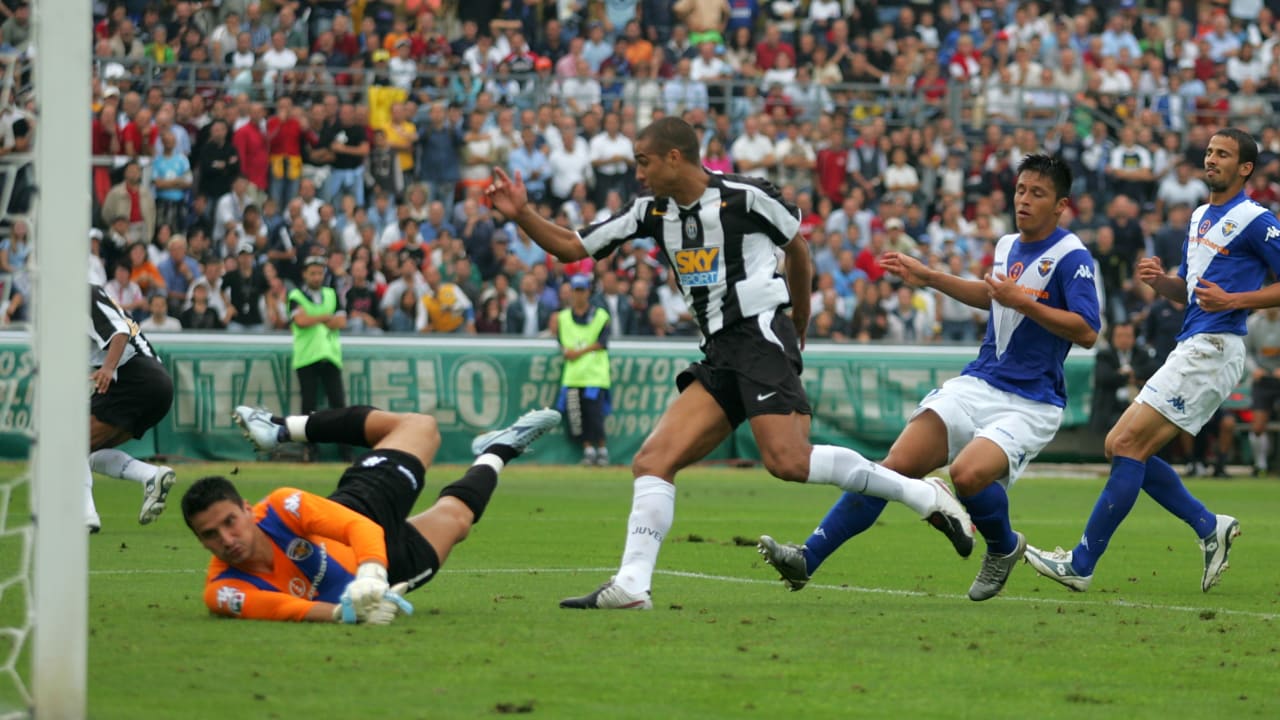 On this day | The great debut of 2004 Video | Juventus