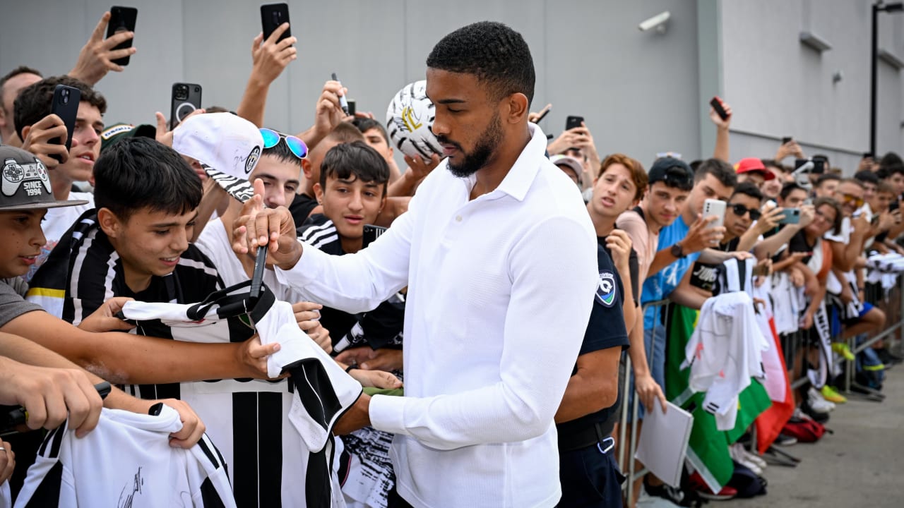 Behind The Scenes Gleison Bremer Video Juventus