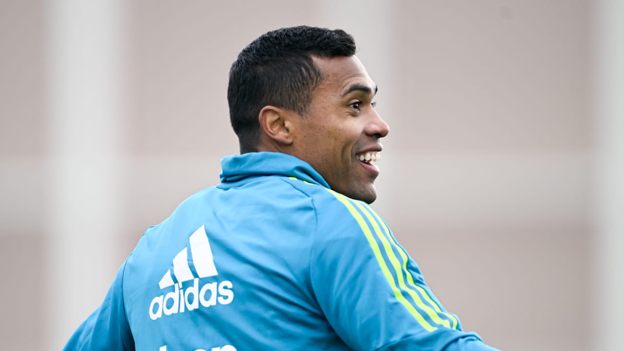 Happy Birthday, Alex Sandro! - Juventus