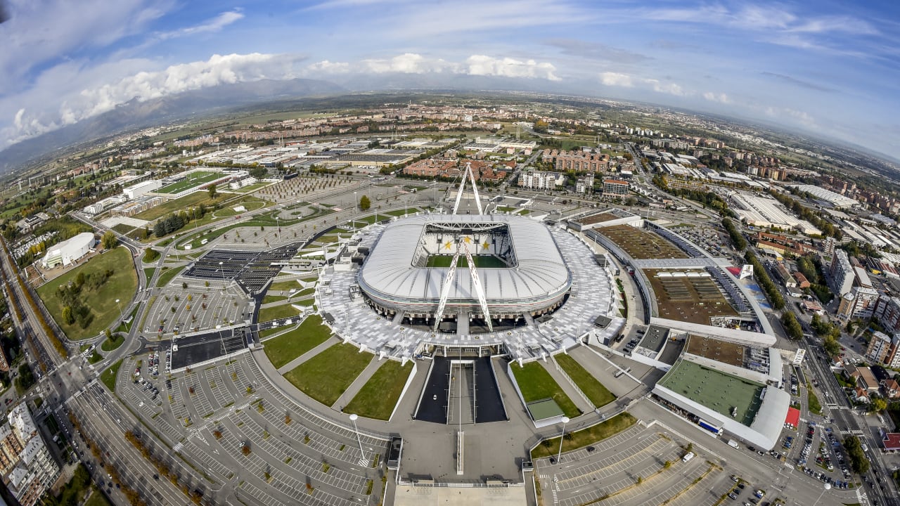 The Allianz Stadium has the best pitch in Serie A! - Juventus