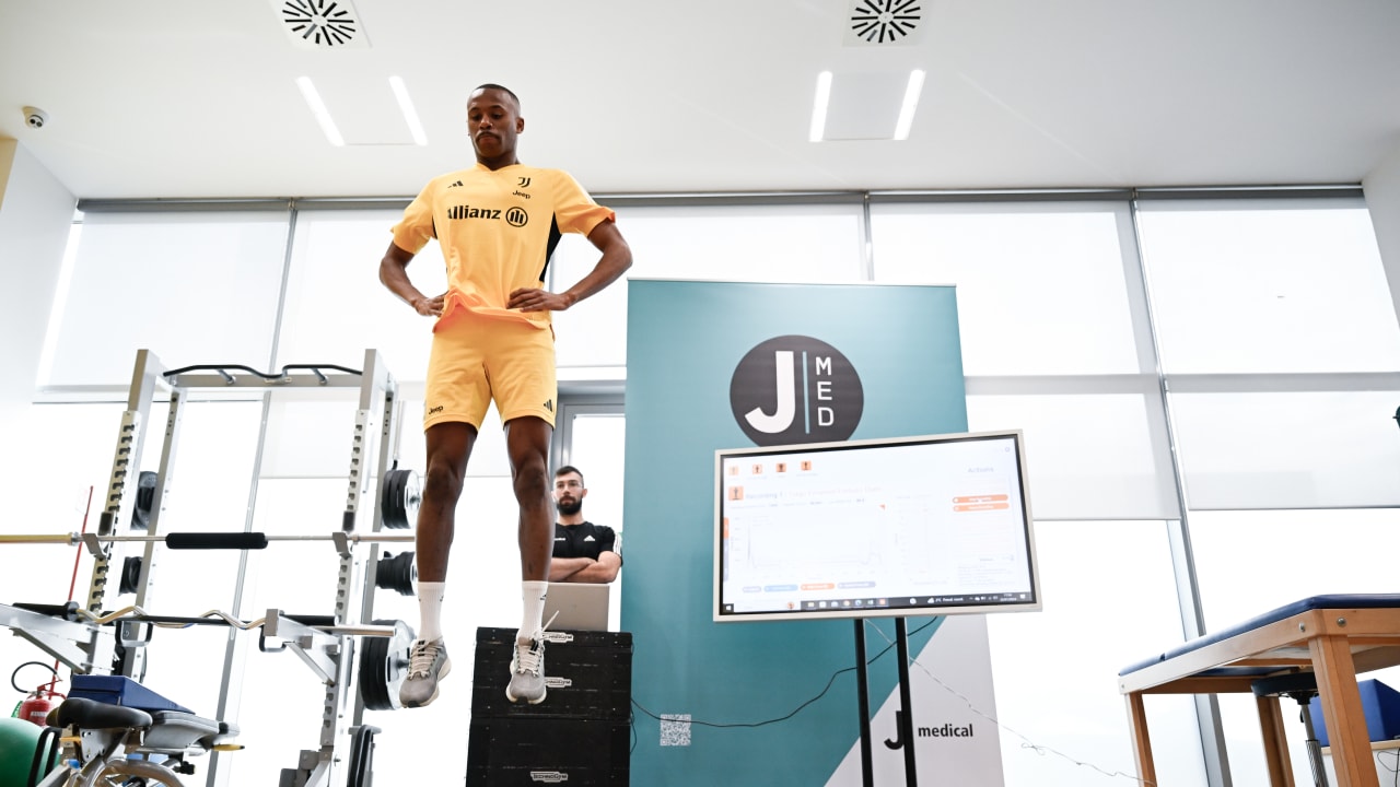 Il primo giorno di Tiago Djaló alla Juventus Video | Juventus