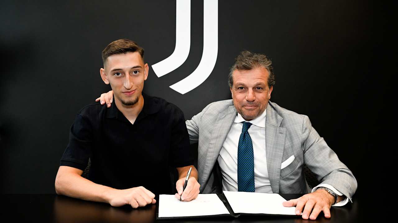 Jonas Rouhi renews and joins First Team! - Juventus