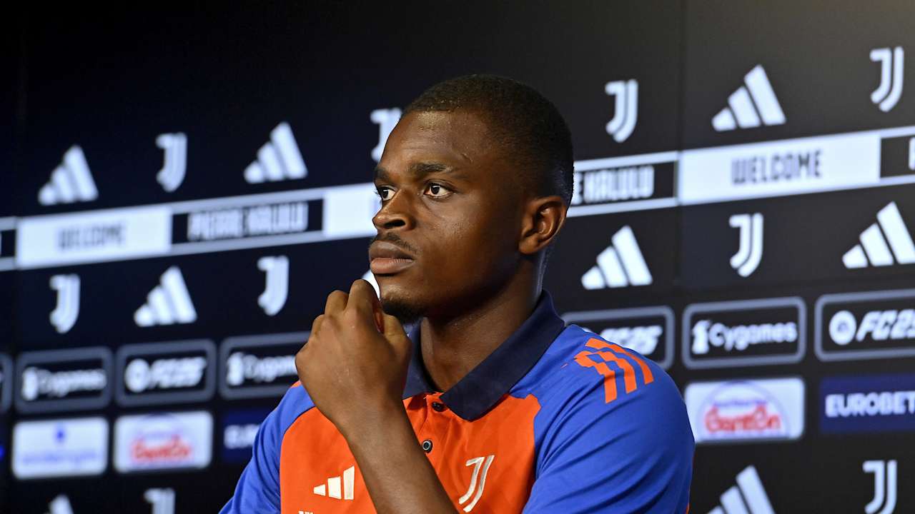 Kalulu's first press conference Video | Juventus