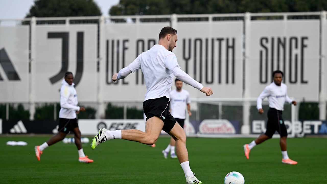 Juventus training session before the Serie A return against Como Video ...