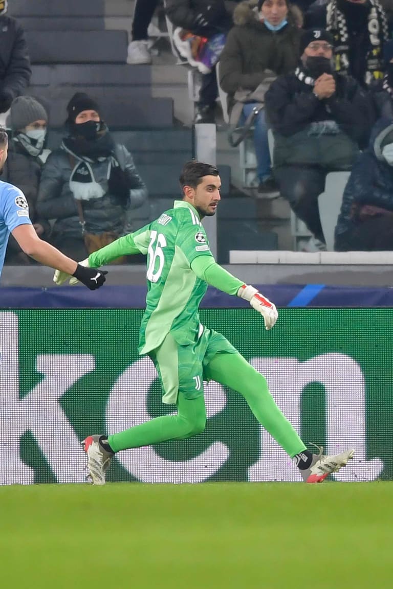 Mattia Perin | Goalkeeper Juventus Men's First Team