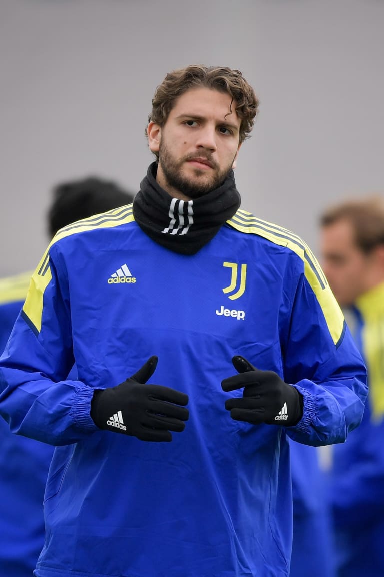 Manuel Locatelli | Midfielder Juventus Men's First Team