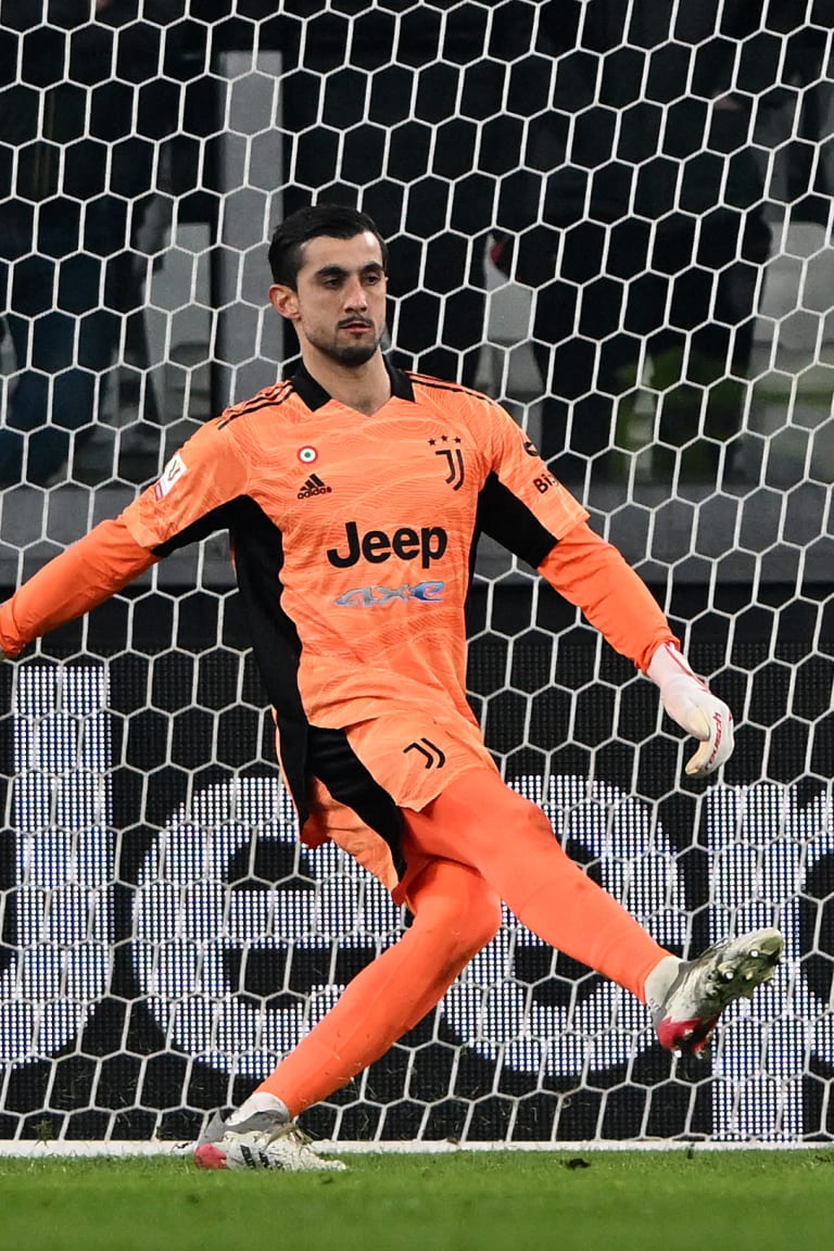 Mattia Perin | Goalkeeper Juventus Men's First Team