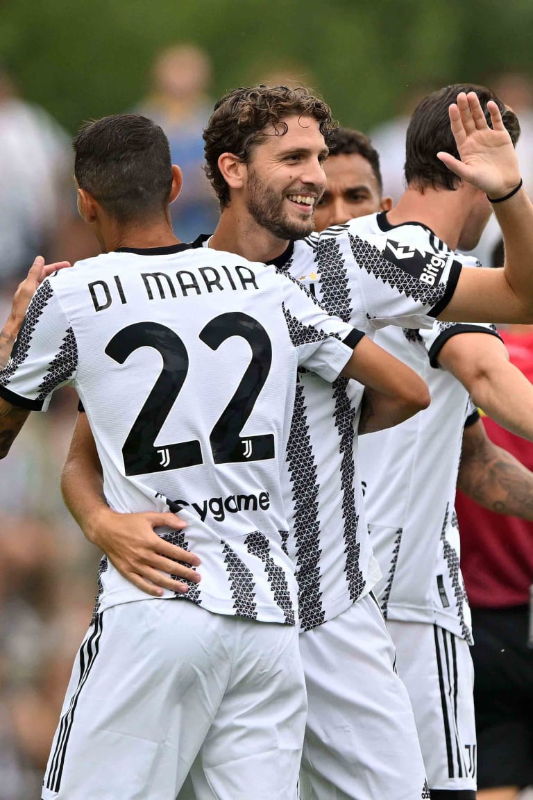 Manuel Locatelli | Midfielder Juventus Men's First Team