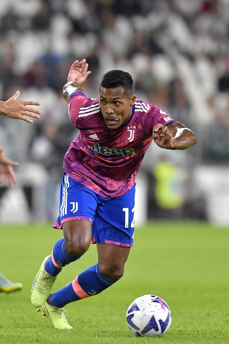 Alex Sandro | Defender Juventus Men's First Team