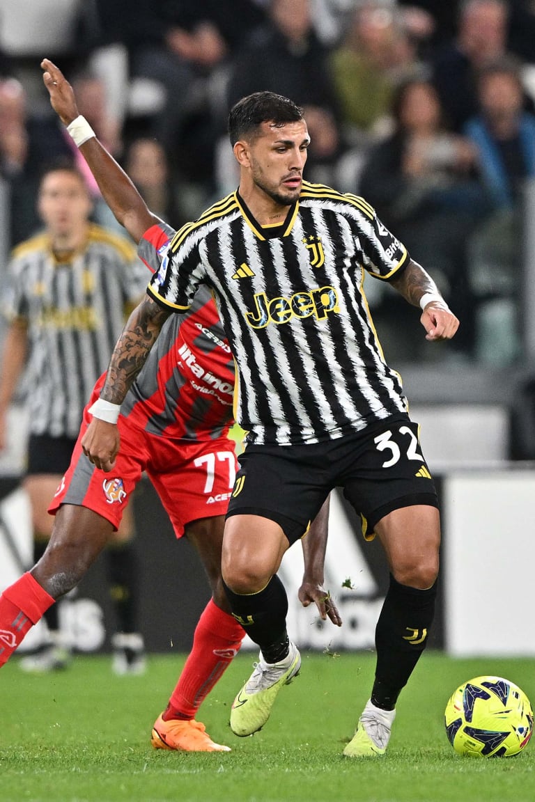 Leandro Paredes | Midfielder Juventus Men's First Team